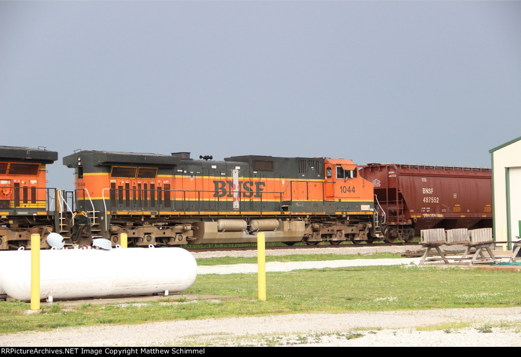 BNSF 1044